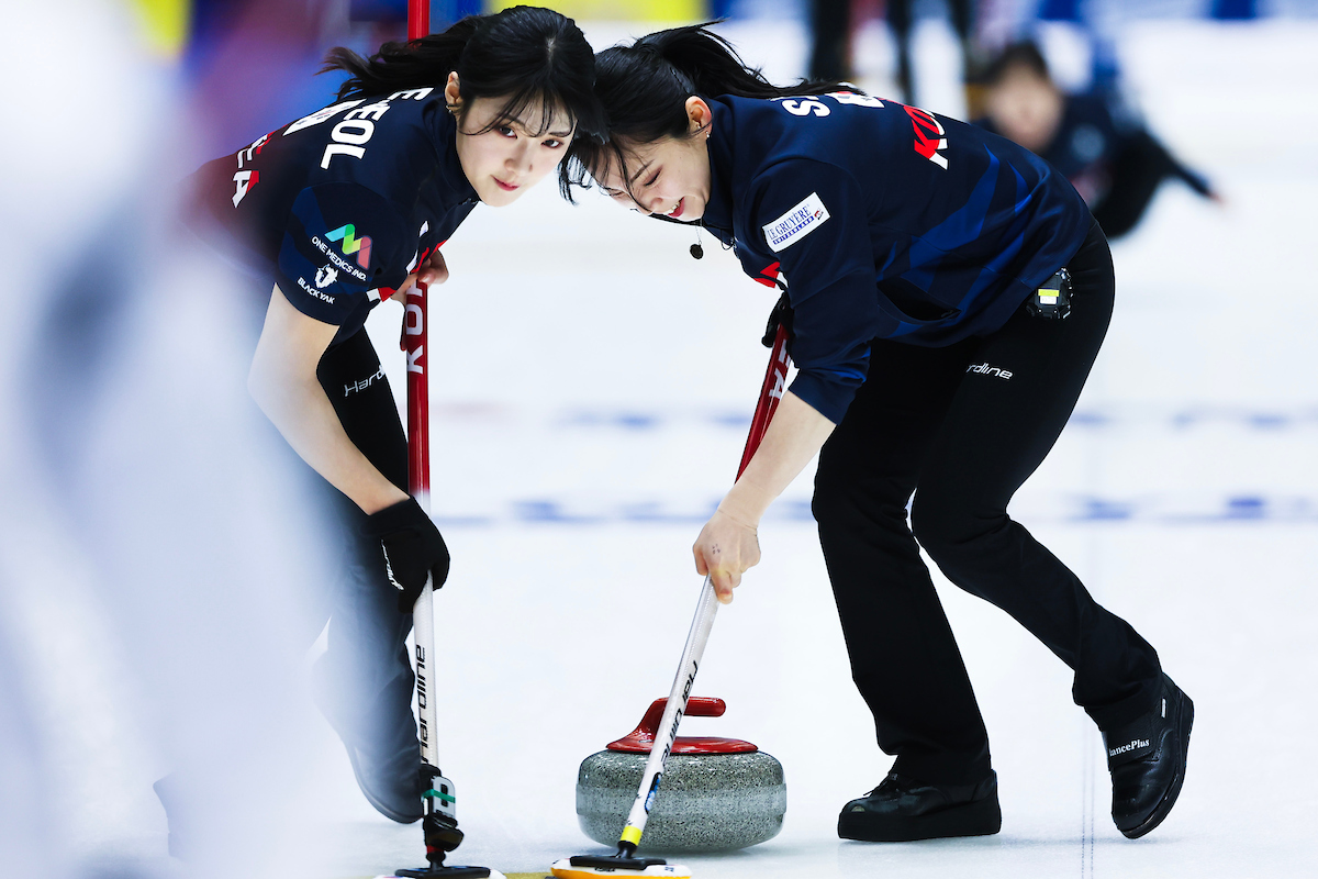 Canada and Sweden keep pace at LGT World Women's - World Curling